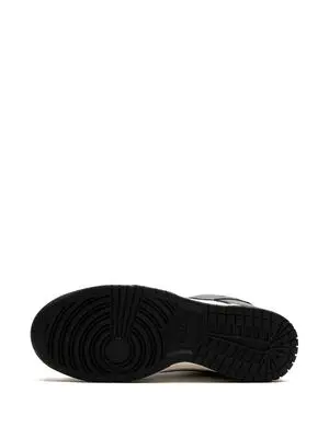 Nike Dunk Low Vintage Panda Sneakers - White