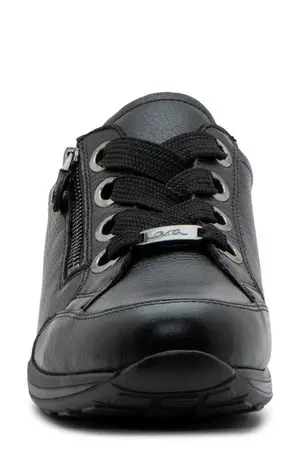 ARA Ollie Sneaker