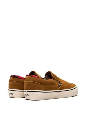 VANS Classic Slip-on Cozy Hug Sneakers