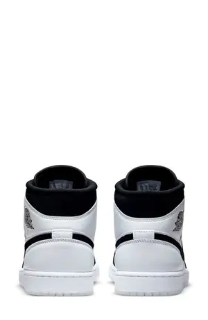 JORDAN Air 1 Mid Se Basketball Shoe