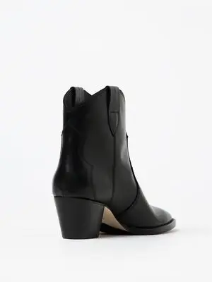 ANNA F. Flat Ankle Boots