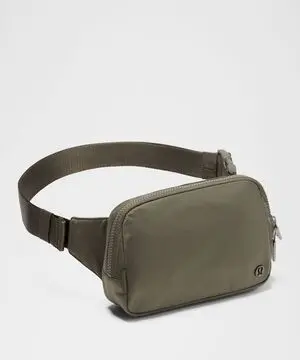 Lululemon Everywhere Belt Bag Large 2l - Army Green