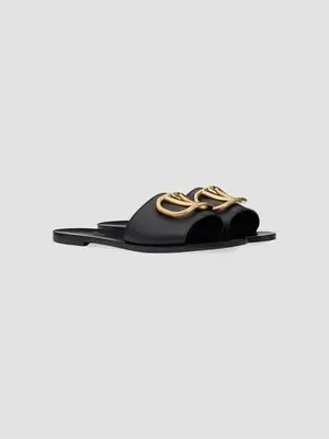 Valentino Garavani Vlogo Signature Slide Sandals In Grainy Cowhide - Black