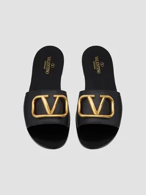 Valentino Garavani Vlogo Signature Slide Sandals In Grainy Cowhide - Black