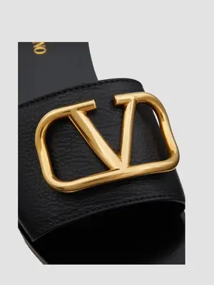 Valentino Garavani Vlogo Signature Slide Sandals In Grainy Cowhide - Black
