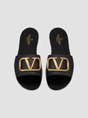 Valentino Garavani Vlogo Signature Slide Sandals In Grainy Cowhide - Black