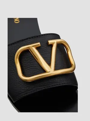 Valentino Garavani Vlogo Signature Slide Sandals In Grainy Cowhide - Black