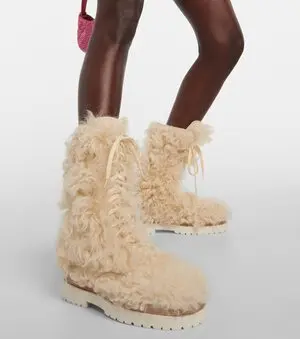 Magda Butrym Shearling Lace-up Boots - Beige
