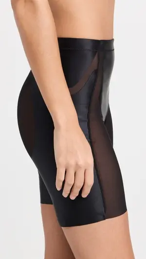 Spanx Shape Booty-lifting Mid-thigh Short - Very Black