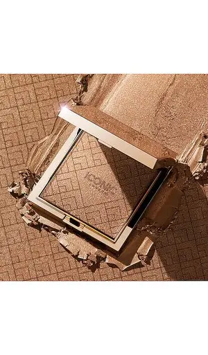 ICONIC LONDON Kissed The Sun Multi-use Cheek Glow - Oh Honey
