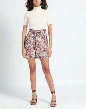GARCIA Shorts & Bermuda Shorts - Off White