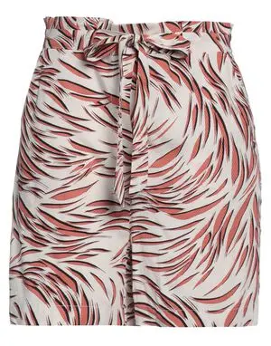 GARCIA Shorts & Bermuda Shorts - Off White