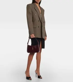Saint Laurent Le 5 À 7 Patent Leather Shoulder Bag - Red