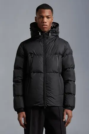 Moncler Montcla Short Down Jacket