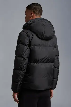Moncler Montcla Short Down Jacket