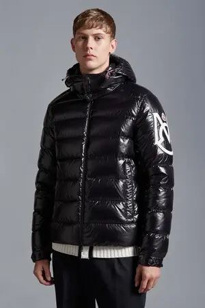 Moncler Saulx Short Down Jacket - Black | Editorialist