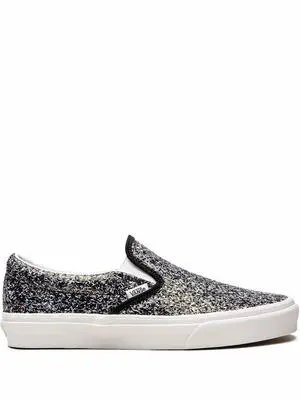 VANS Classic Slip-on Sneakers