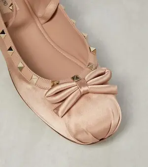 Valentino Garavani Rockstud Satin Ballet Flats - Neutrals