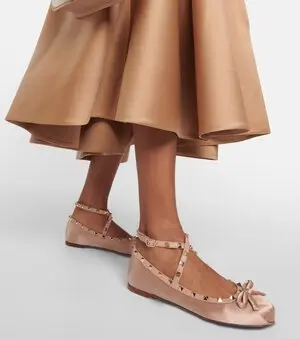 Valentino Garavani Rockstud Satin Ballet Flats - Neutrals