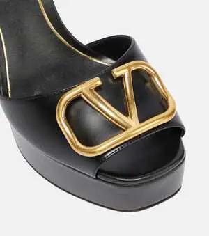Valentino Garavani Vlogo Leather Platform Sandals - Black