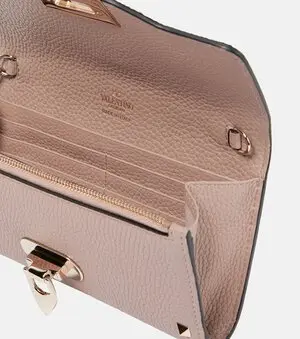 Valentino Garavani Rockstud Mini Leather Wallet On Chain - Pink