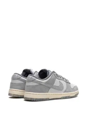 Nike Dunk Low Top Sneakers - Grey