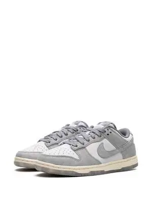Nike Dunk Low Top Sneakers - Grey