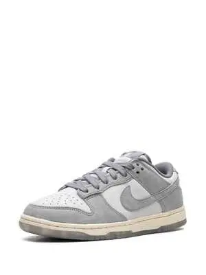 Nike Dunk Low Top Sneakers - Grey