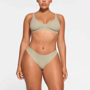 SKIMS Plunge Bralette | Light Neutral | L Dd Talc