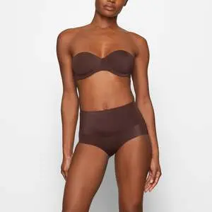 SKIMS Smoothing Intimates Unlined Strapless Bra Cocoa
