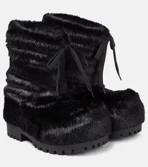 Black snow boots
