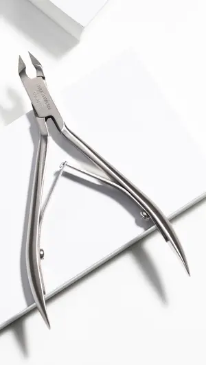TWEEZERMAN Rockhard Cuticle Nipper