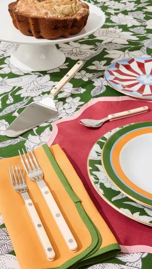 SABRE Tart Slicer - Ivory