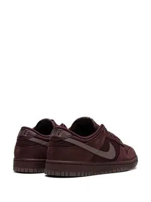 Nike Dunk Low Sneakers