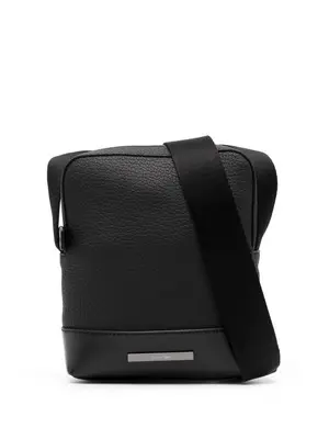 Calvin Klein Pebbled-texture Shoulder Bag With Logo Plaque - Black