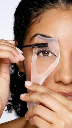 TWEEZERMAN Lash Guard And Comb