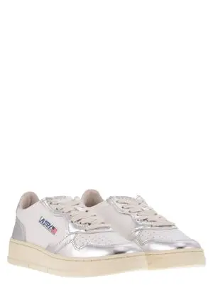 AUTRY Medalist Low Leather Sneakers - White/silver
