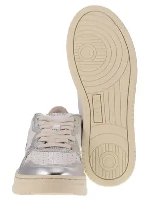 AUTRY Medalist Low Leather Sneakers - White/silver
