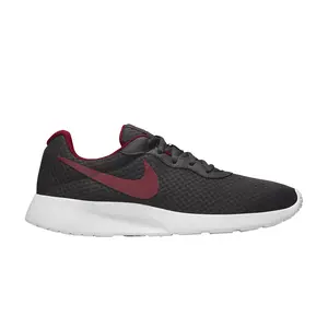 Nike Tanjun