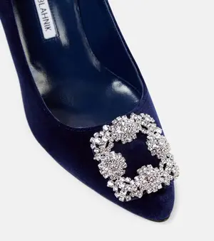 Manolo Blahnik Hangisi 90 Embellished Velvet Pumps - Blue