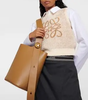 Loewe Pebble Medium Leather Bucket Bag - Brown
