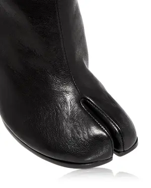 MAISON MARGIELA Tabi Split Toe Block Heel Booties - Black