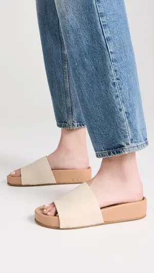Beek Pelican Sandals - Eggshell/beach