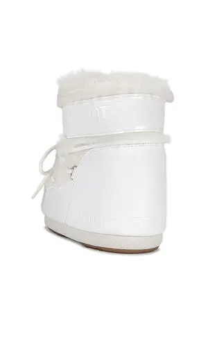 Moon Boot In In White