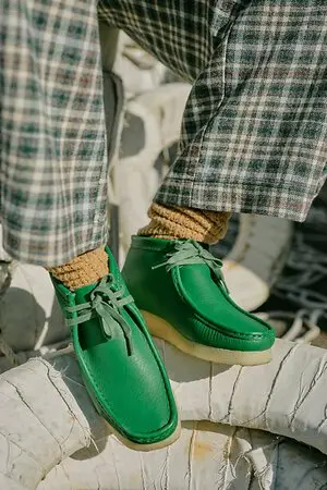 Clarks Wallabee Suede Boots - Cactus Green Leather