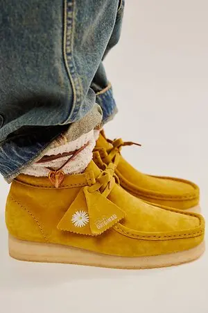 Clarks Wallabee Suede Boots Olive