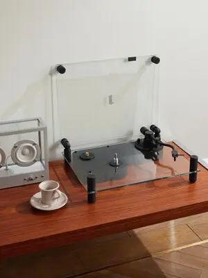 TRANSPARENT Turntable