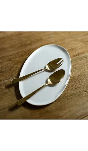 FABLE The Oval Serving Platter In White