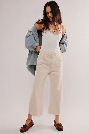 Citizens Of Humanity Ayla Raw Hem Crop Jeans - Almondette