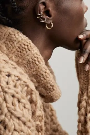 STONE AND STRAND Brioche 10-karat Hoop Earrings